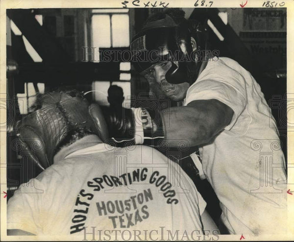 1969 Press Photo Boxer Roy "Cookie" Wallace, sparring in Houston - hcs25893 - Historic Images