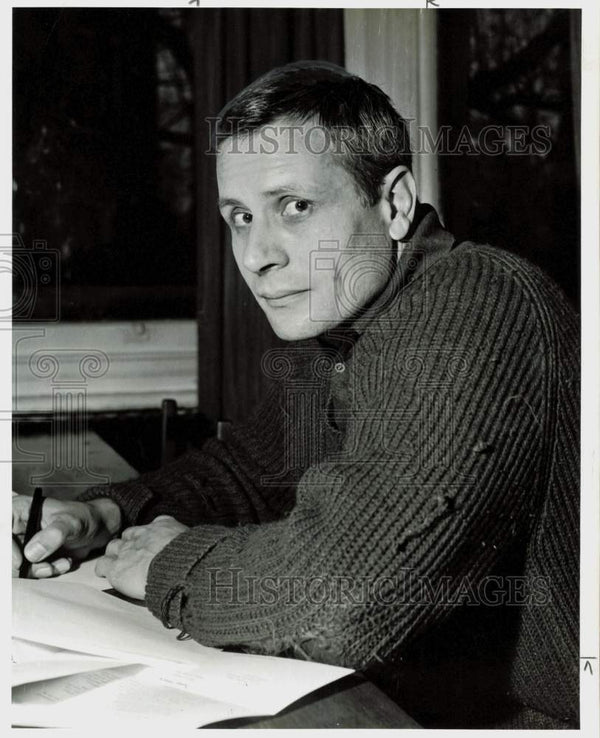 1972 Press Photo Writer David Storey in North London Basement Flat - hpp34577 - Historic Images