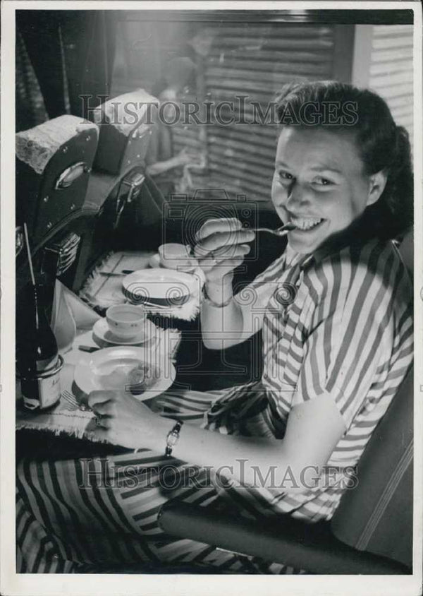 Press Photo German Woman Eating on Train. - Historic Images
