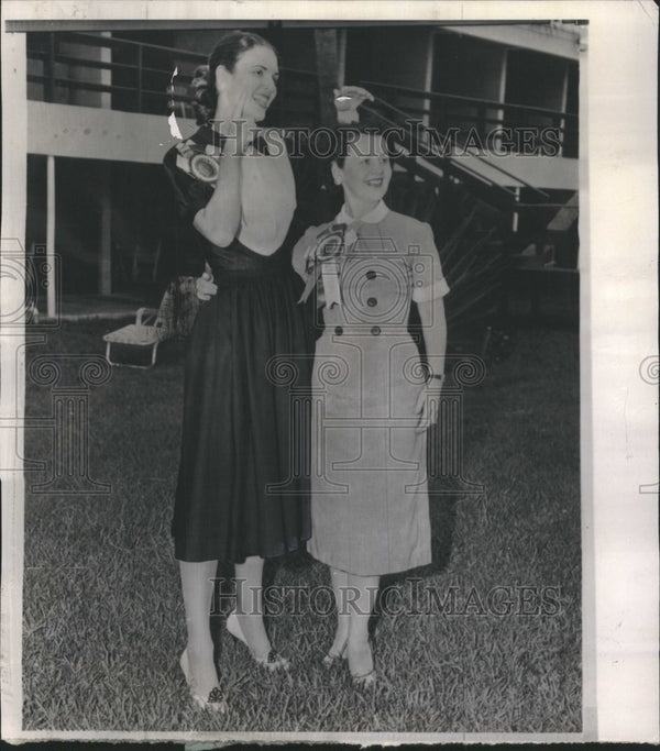 1957 Arleen Marks Maxine Lawrence America - Historic Images
