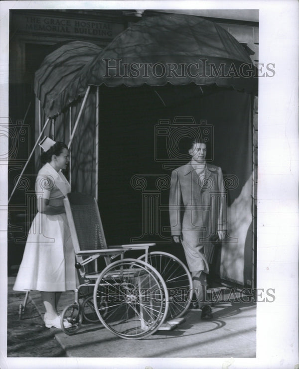 1957 Press Photo Miss Mary Heart Patient Harlow Wever - Historic Images