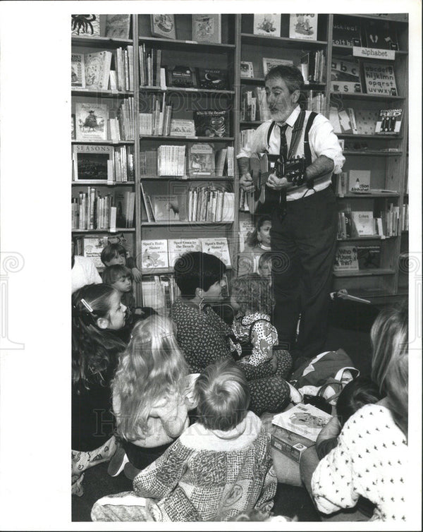 1990 Press Photo Jack Prelutsky entertains kids at the Children's Book ...