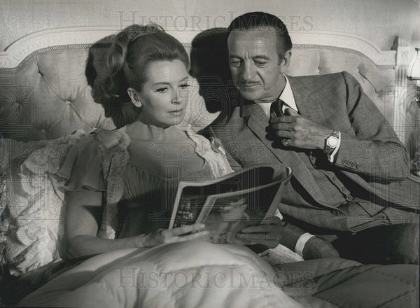 1968 Press Photo Deborah Kerr And David Niven In Bed In "Prudence And - Historic Images