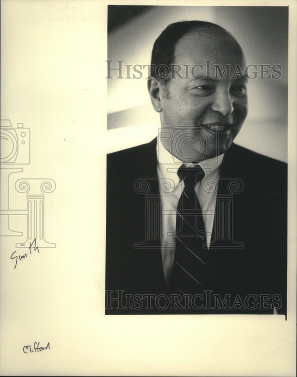 1986, Clifford Smith, chancellor of University of Wisconsin-Milwaukee - Historic Images
