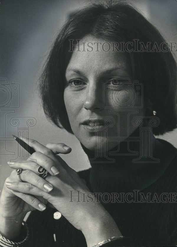 1977, Beverly Temple, assistant city attorney, Milwaukee, Wisconsin - Historic Images