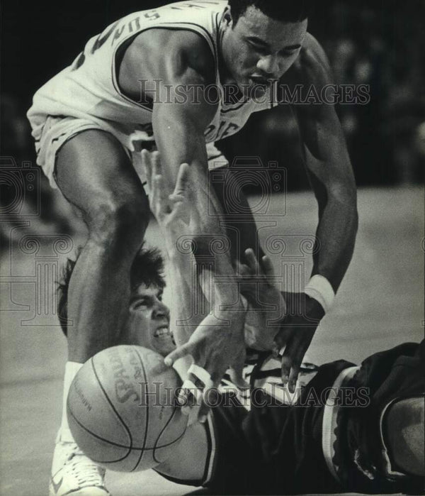 1983 Marquette's Dwayne Johnson Reaches Over Xavier's John Shimko - Historic Images