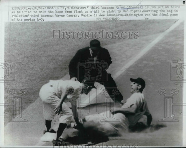 1961 Press Photo Danny O'Connell Senators Out At 3rd By Bud Zipfel Ath - Historic Images