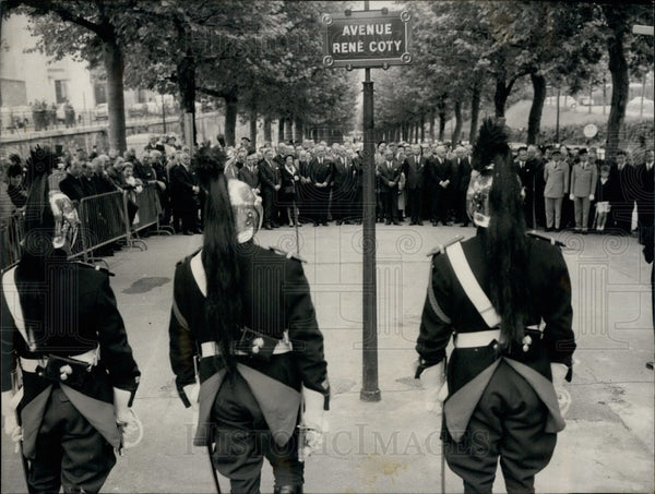 1966 Press Photo Avenue Kent du Parc Montscuris in Paris,tribute ...