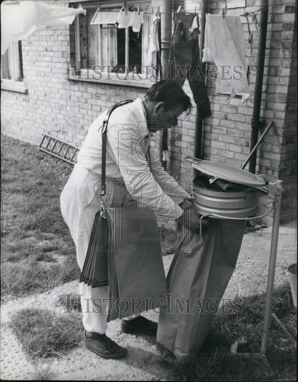 1960 Press Photo Dustman Wearing White Overalls Sittingbourne Kent ...