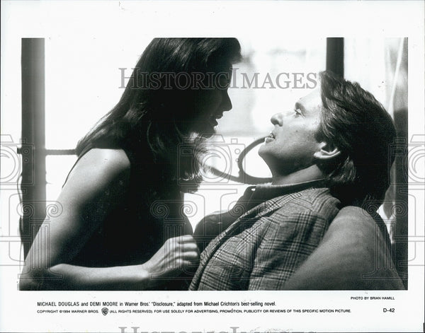 1994 Press Photo Michael Douglas and Demi Moore in "Disclosure ...