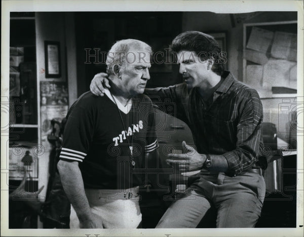 1983 Press Photo Actor Nicholas Colasanto & Ted Danson on "Cheers ...