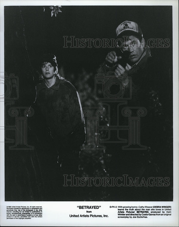 1988 Press Photo Debra Winger Actress Tom Berenger Actor Betrayed Movie ...
