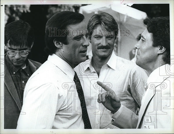 1984 Press Photo Actor Thom Bray & Joe Penny In "Riptide" - Historic Images