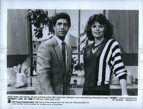 1987 Press Photo "Home" Rob Weller & Sandy Hill - Historic Images