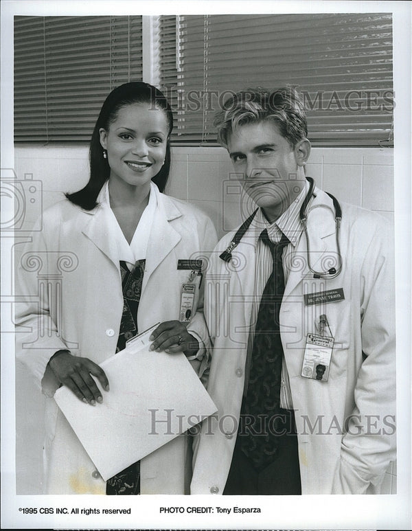 1995 Press Photo Victoria Rowell & Charlie Schlatter star in "Diagnosis ...