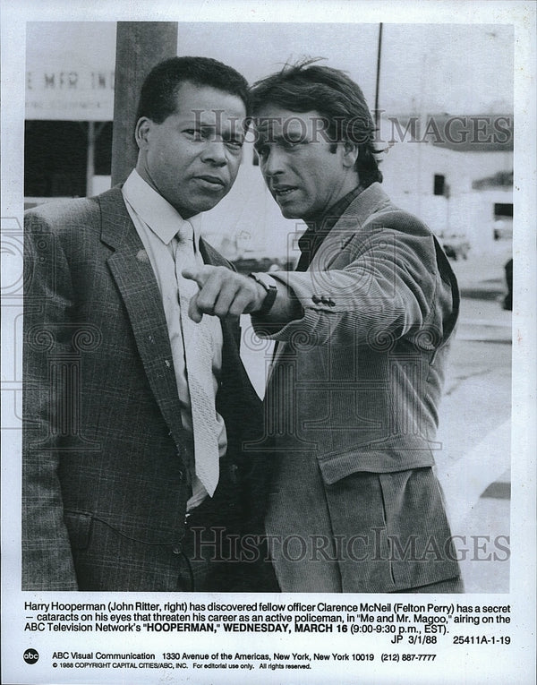 1988 Press Photo John Ritter & Felton Perry Star In "Hooperman ...
