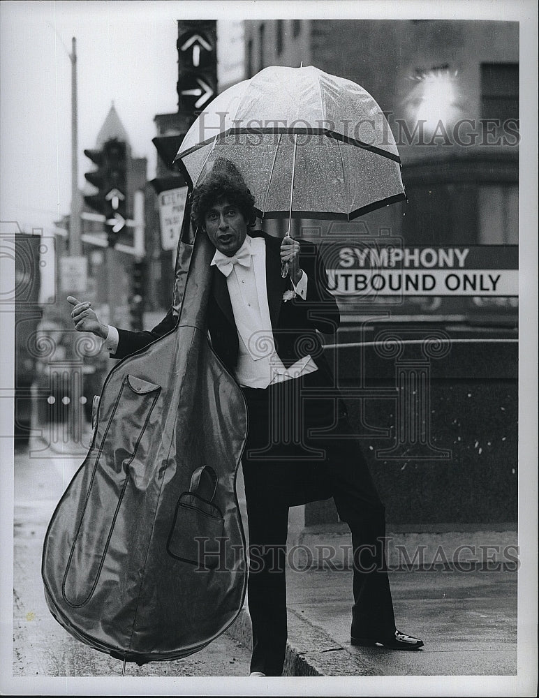 1986 Press Photo Actor Paul Sand in "Friends & Lovers" - Historic Images
