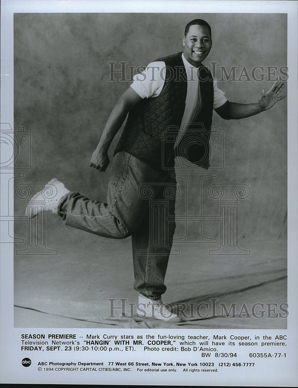 1994 Press Photo Mark Curry Actor Hangin With Mr. Cooper - Historic Images