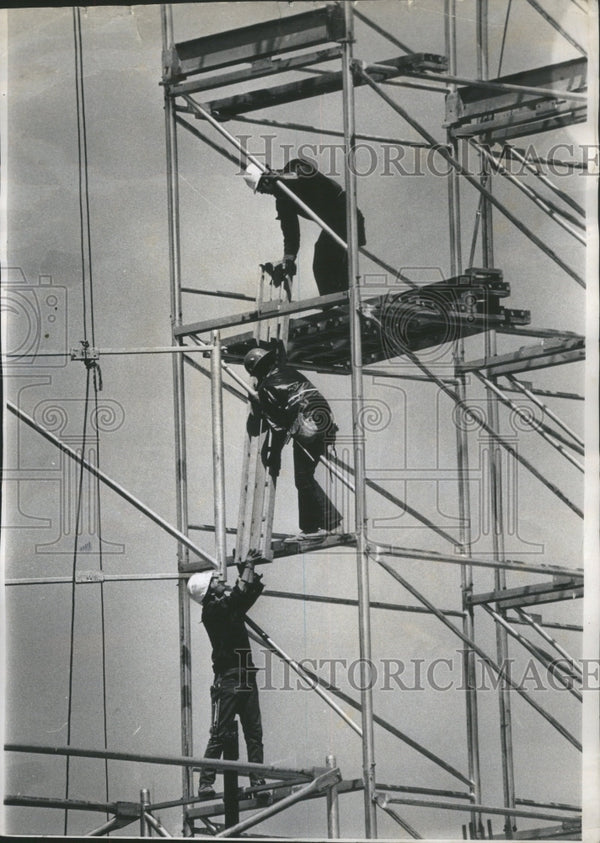 1973 Press Photo Harbor Point Tower Scaffolding Lake Mi - Historic Images