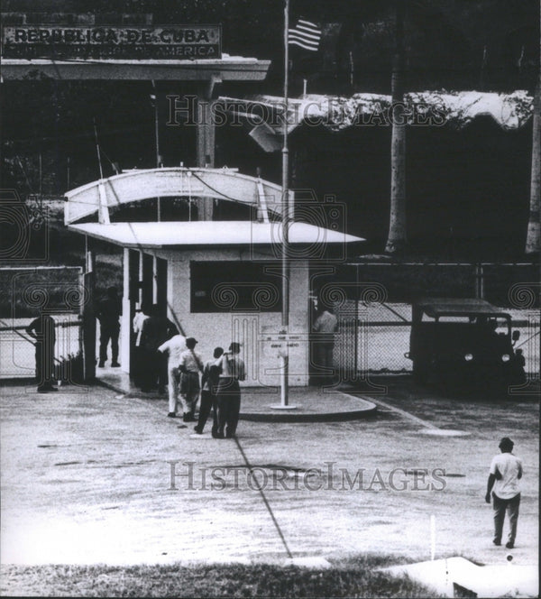 1973 Press Photo Cubans US Naval Base Guantanamo bus- RSA17691 ...