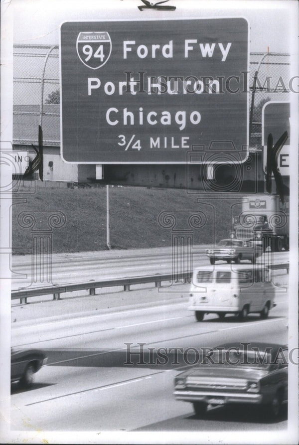 1966 Press Photo View Of Detroit Interstate Sign On I-7- RSA20225 ...
