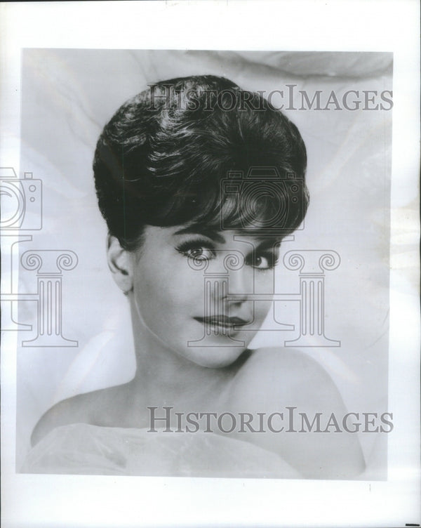 Press Photo Singer Trella Hart Golden Barrel Supper Club engagement ...