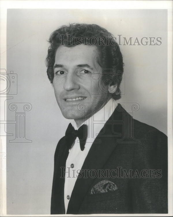 1977 Press Photo Singer Frank D Rone- RSA65891 - Historic Images