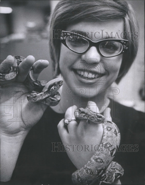 1969 Press Photo Sherry Leonard operates animal wholesale business ...