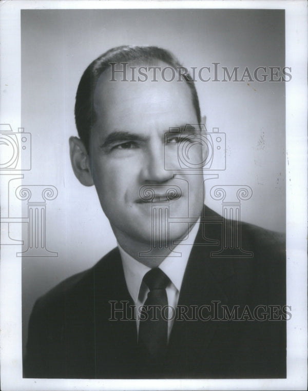1969 Press Photo Robert Garrison president executive Velsicol Chemical ...