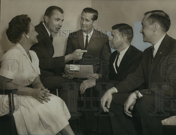 1962 Press Photo Sheriff candidate Calvin Holcomb and others, campaign ...