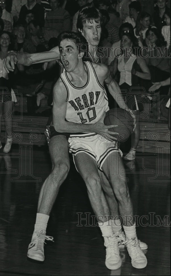 1982 Press Photo Berry High Basketball Guard Hal Lockhart In Big Orang ...