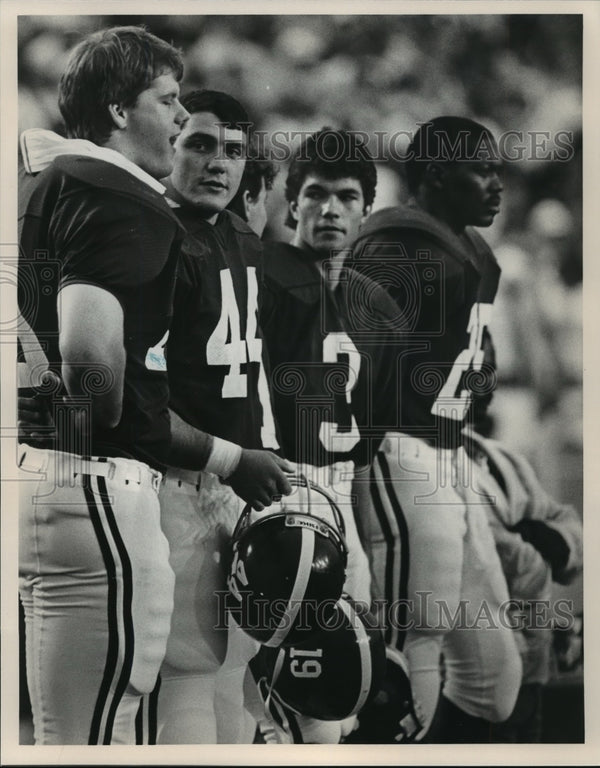 1986 Press Photo Alabama Football Players On Sidelines Near End Of The ...