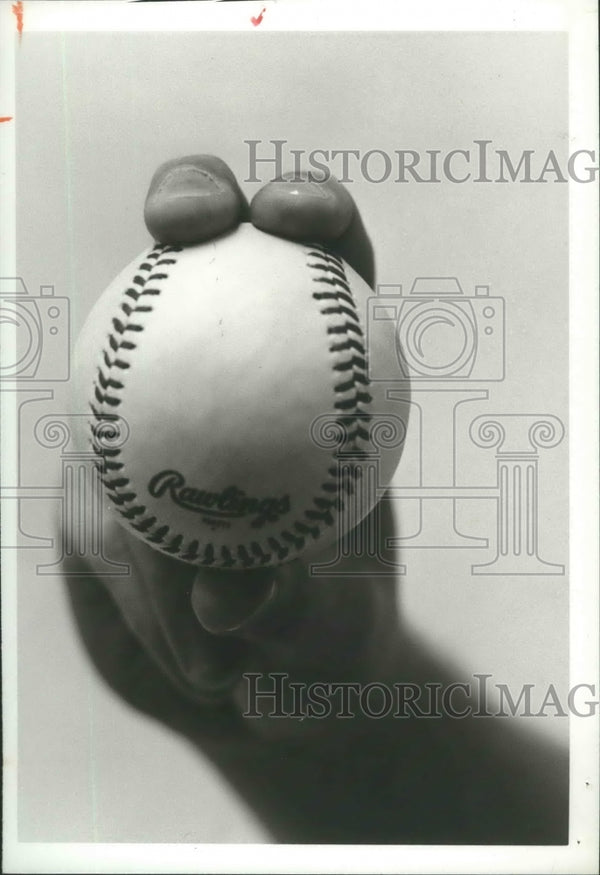 1981 Press Photo How To Position Hand On Baseball For Sinker (Two-Seam ...