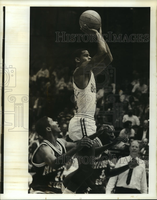 Press Photo University of Alabama Birmingham Basketball Players in Gam ...