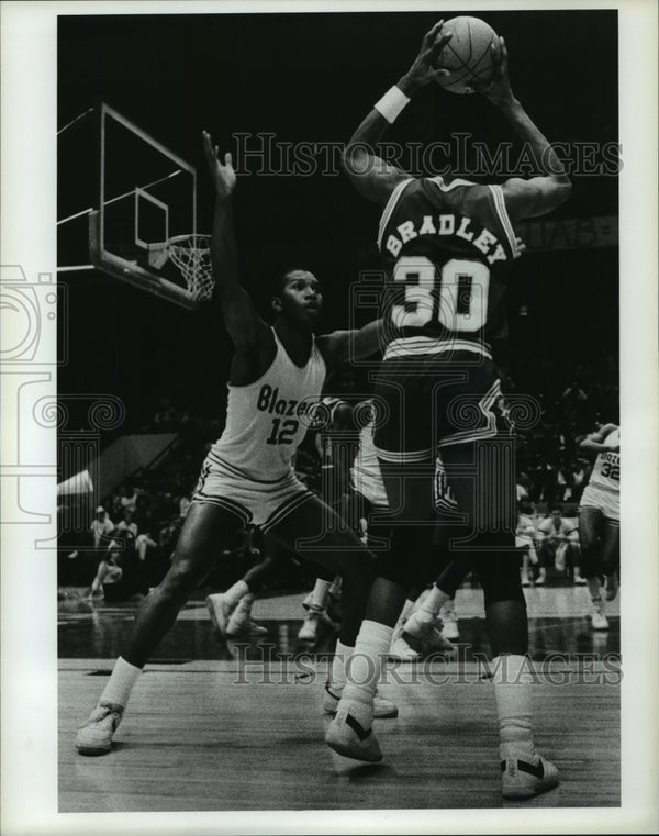 Press Photo University of Alabama Birmingham Basketball Players in Gam ...