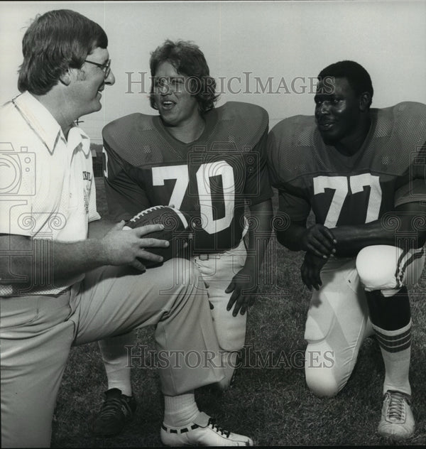 1978 Press Photo Football Coach Bill Shaw, Players Merrill Dillard, Je ...