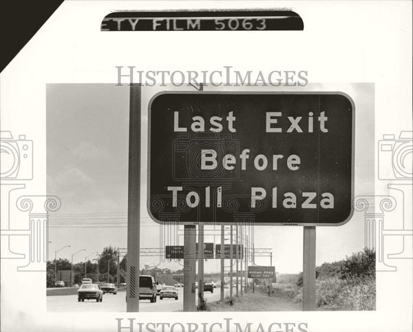 1983 Press Photo Street Sign Warning of Last Exit Before Toll Plaza ...