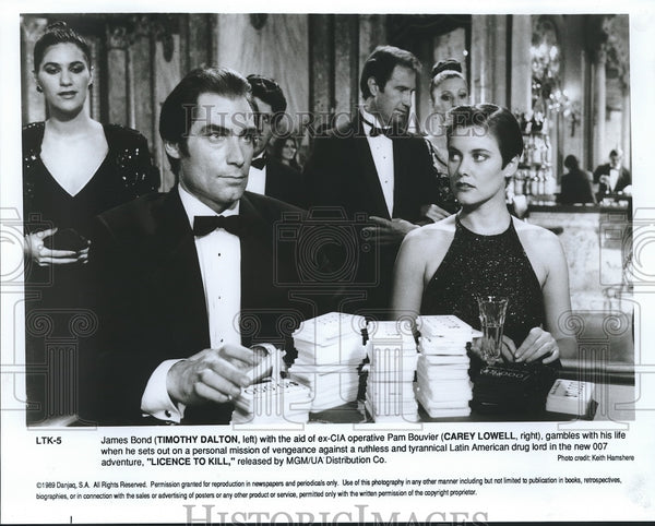 1989 Press Photo Timothy Dalton With Carey Lowell In Scene Of "Licence ...