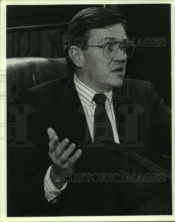 1990 Press Photo Dr. Philip E. Austin, Chancellor of The University of ...
