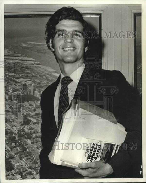 1972 Press Photo David Zwick, Co-Author of the "Water Waste-Land ...