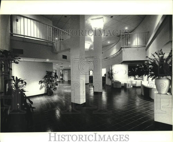 1980 Press Photo Interior view of the Sheraton Inn Hotel, Mobile ...