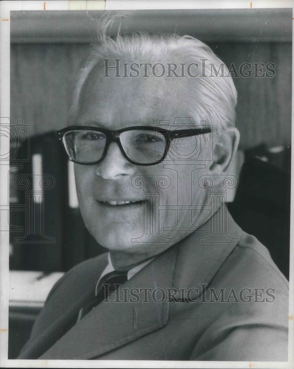 1975 Press Photo Robert Berger, partner of Price Waterhouse - Historic ...