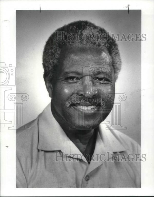 1986 Press Photo Samuel L.Adams Coach and Writing Editor. - Historic Images