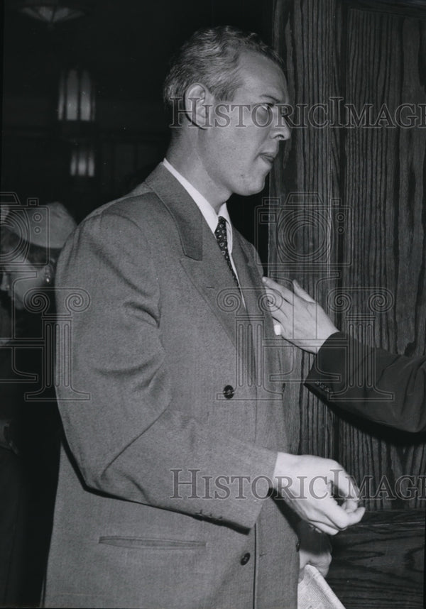1954 Press Photo Dr. Richard Sheppard at recess. - Historic Images