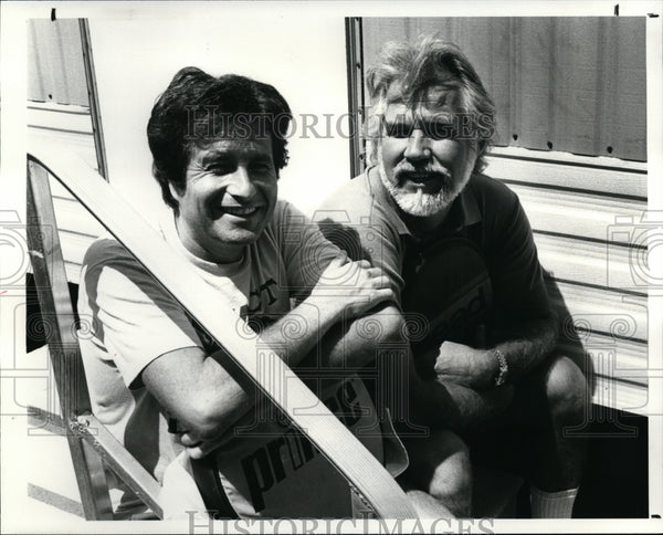 1982 Press Photo Lonnie Shorr With Singer Kenny Rogers In Clark Courts ...