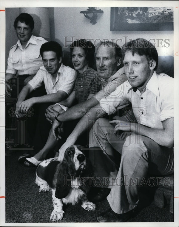 1977 Press Photo Head baseball coach Don Kelly second from right ...
