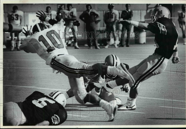 1986 Press Photo Wade Massad, Kicking FG for Bw - cvb39187 - Historic ...