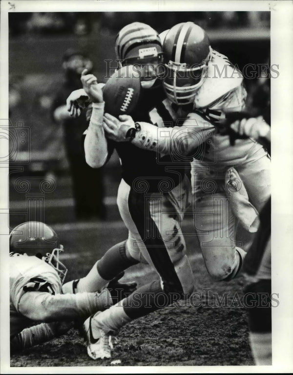 1985 Press Photo Clay Matthews his Quarterback Turk Schonert - cvb39574 ...
