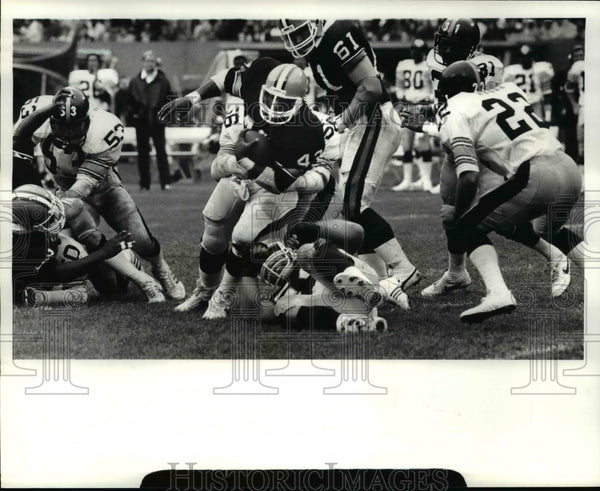 1984 Press Photo Mike Pruitt carries the ball for a first down ...