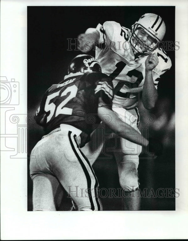 1988 Press Photo Euclids Darren Pekar makes a hit on St. Ignatius QB ...